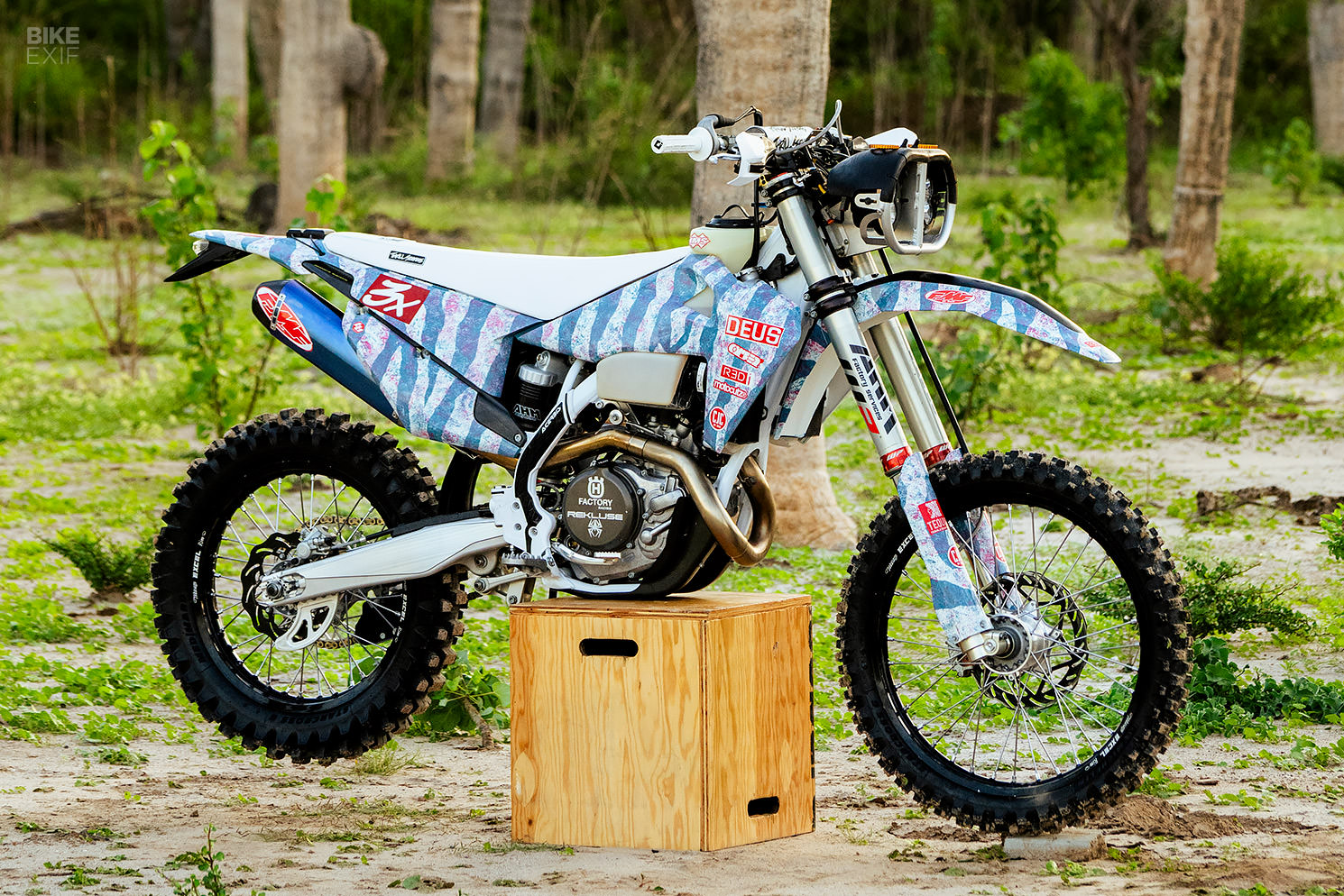 The Paloma: Deus ex Machina's Husqvarna FE 450 Baja 1000 race bike