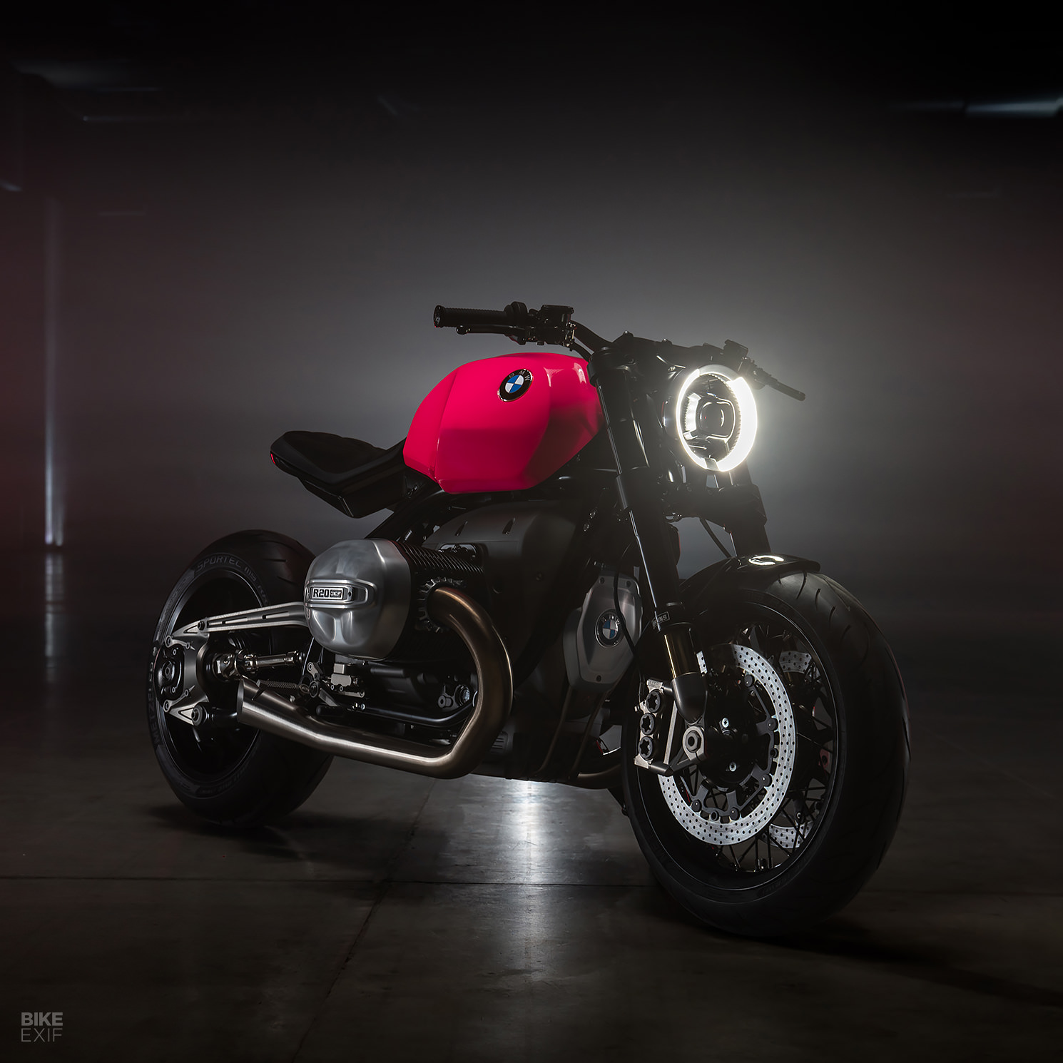 BMW R20 Concept: BMW stuns with a hot pink 2-liter boxer | Bike EXIF