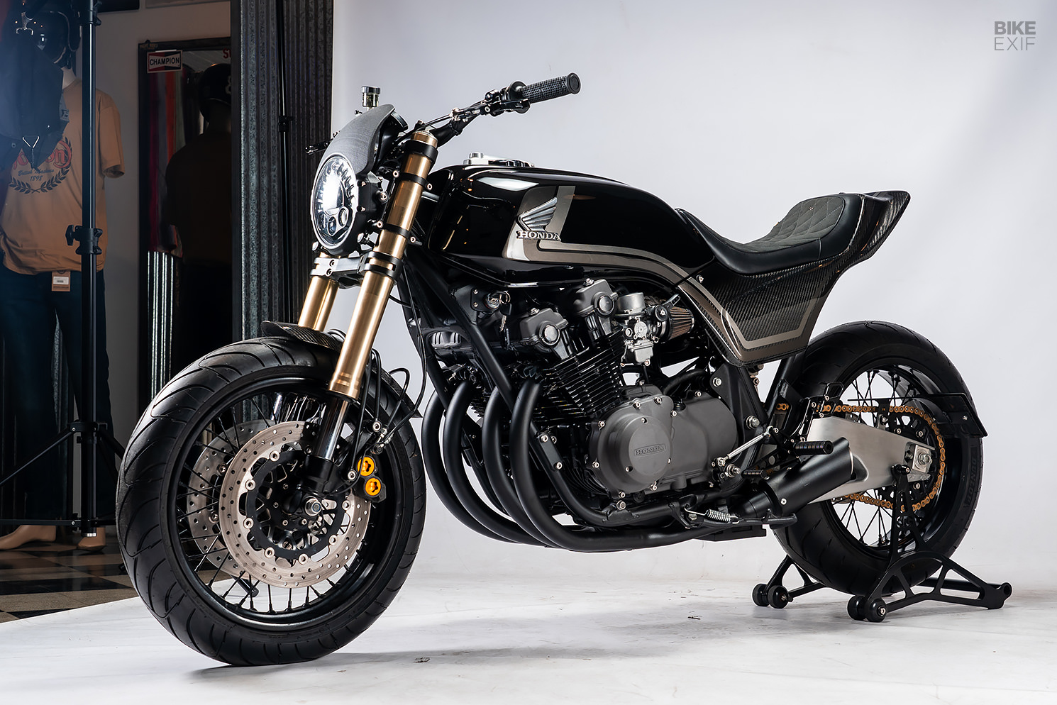 Monotone Menace: A brawny Honda CB750 by STG Tracker | Bike EXIF