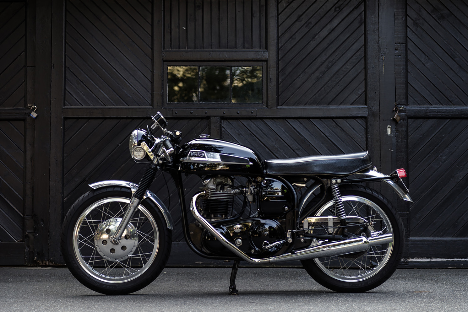 Simpatico: Solo Motorcycle's Impeccable Norton Atlas Café Racer