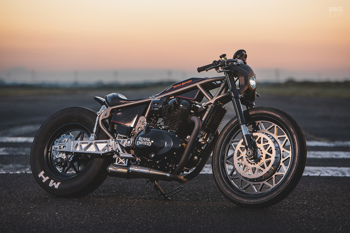 Sureshot's wild custom Royal Enfield Shotgun 650 debuts at Mooneyes