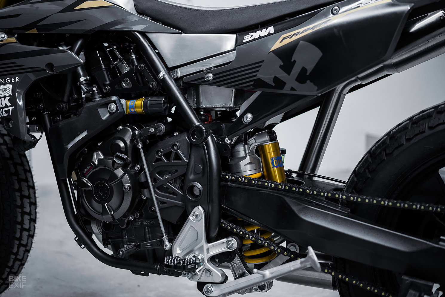 New from Rough Crafts: A Yamaha Ténéré 700 flat tracker with YZ style…